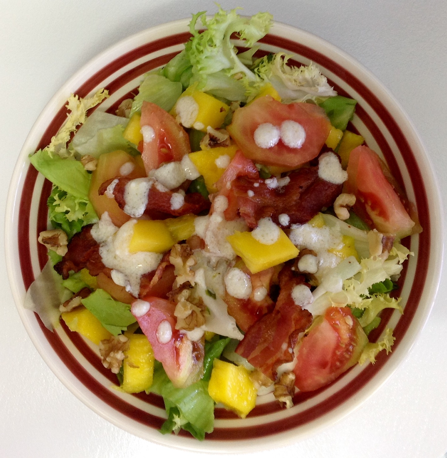 Ensalada de bacon, nueces y mango - Cocina fácil de Karmen