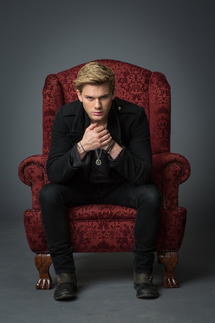 Addison Timlin participará da CCXP 2016 e da pré-estreia de "Fallen" no ...