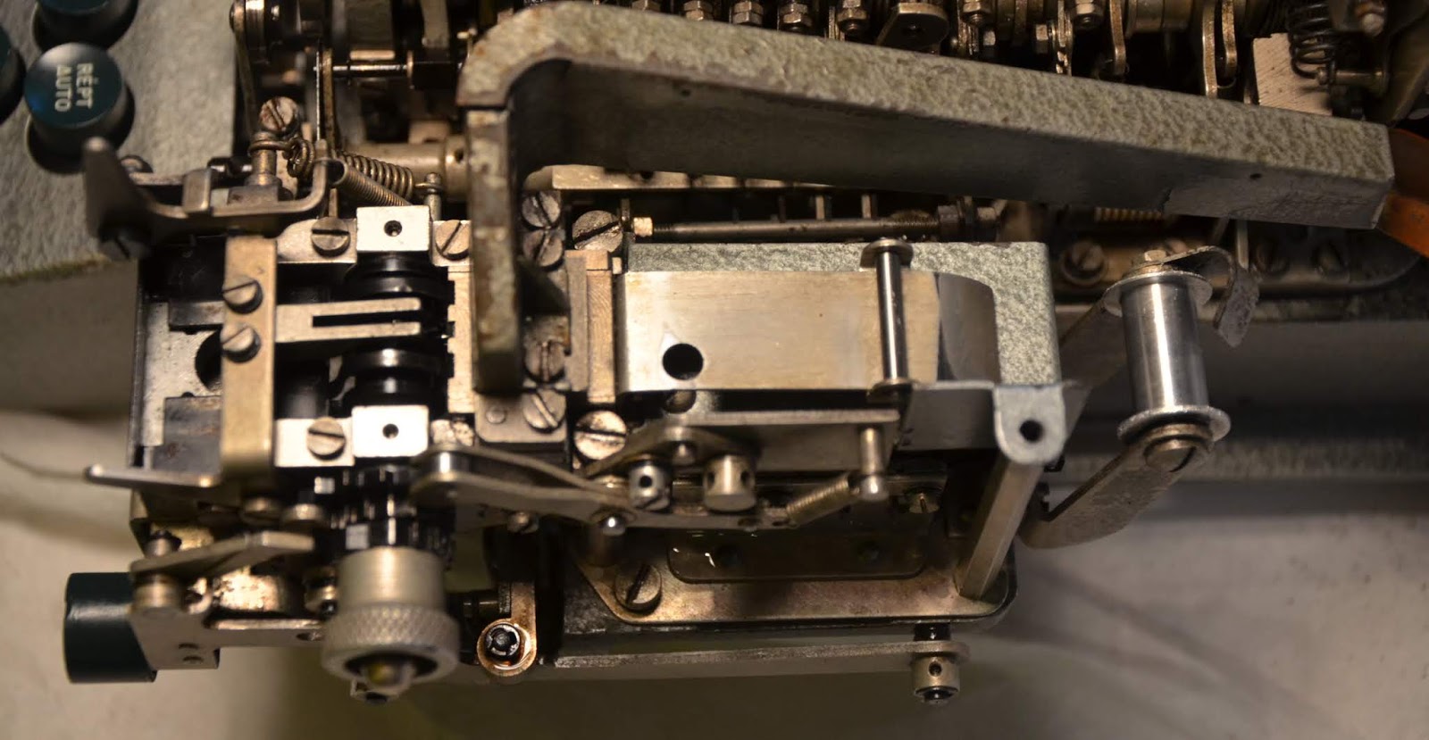 RadioCommunications: Creed: Creed 75: Perforatrice