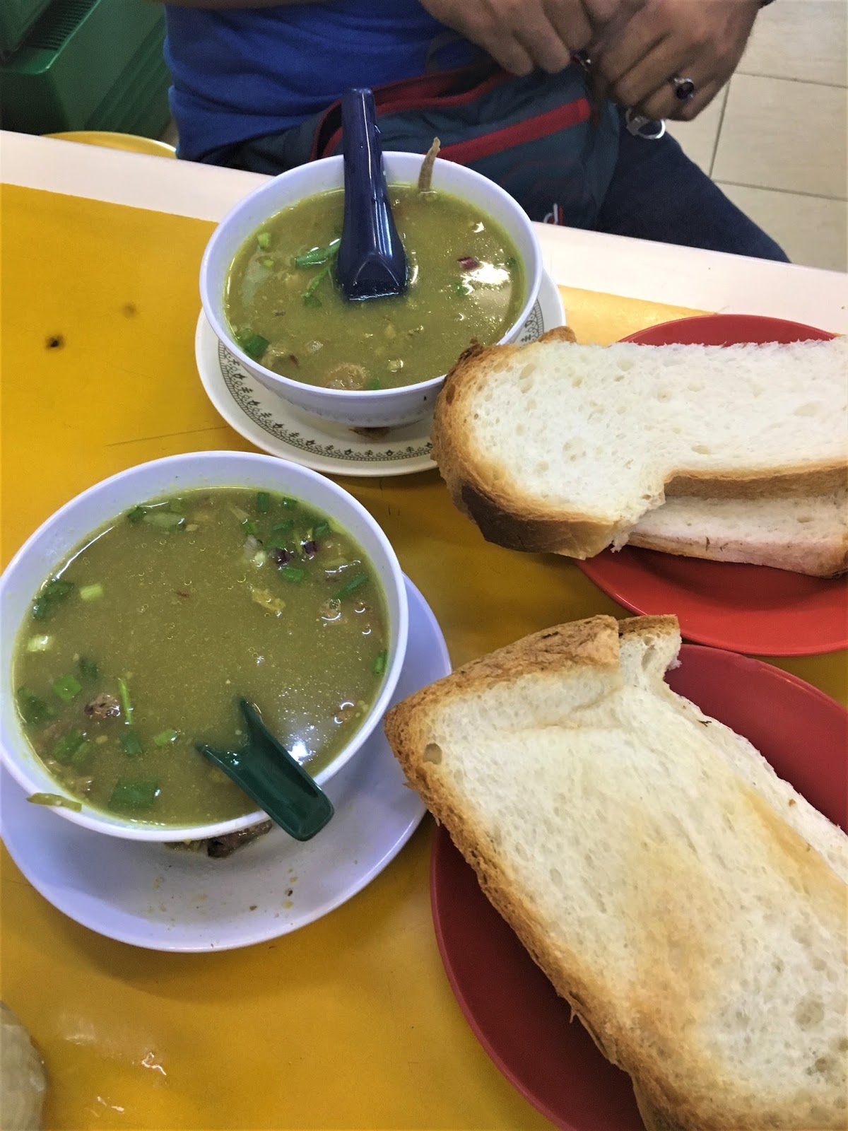 Roti Cicah Sup Kambing Di Restoran Sup Hameed, George Town, Pulau Pinang