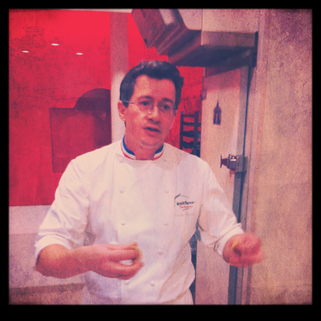 spiritueux magazine: Crêpes Suzettes & Choux au Grand Marnier.