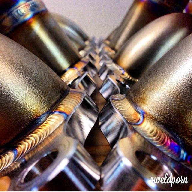 Oil stain garage: Beautiful welds