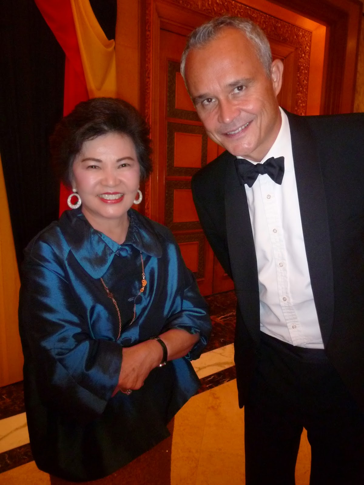 Kee Hua Chee Live!: PART 2---HAPPY 90TH BIRTHDAY HER ROYAL HIGHNESS ...