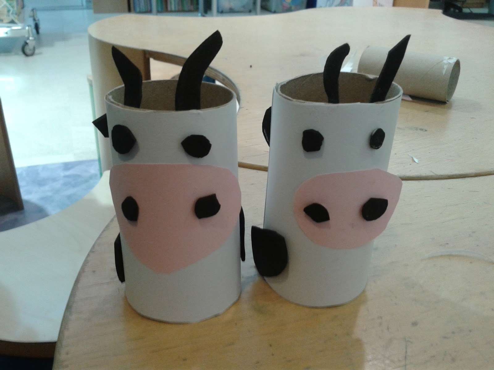 Con las manos vacías o llenas: La vaca que puso un huevo. Anabel Segura ...