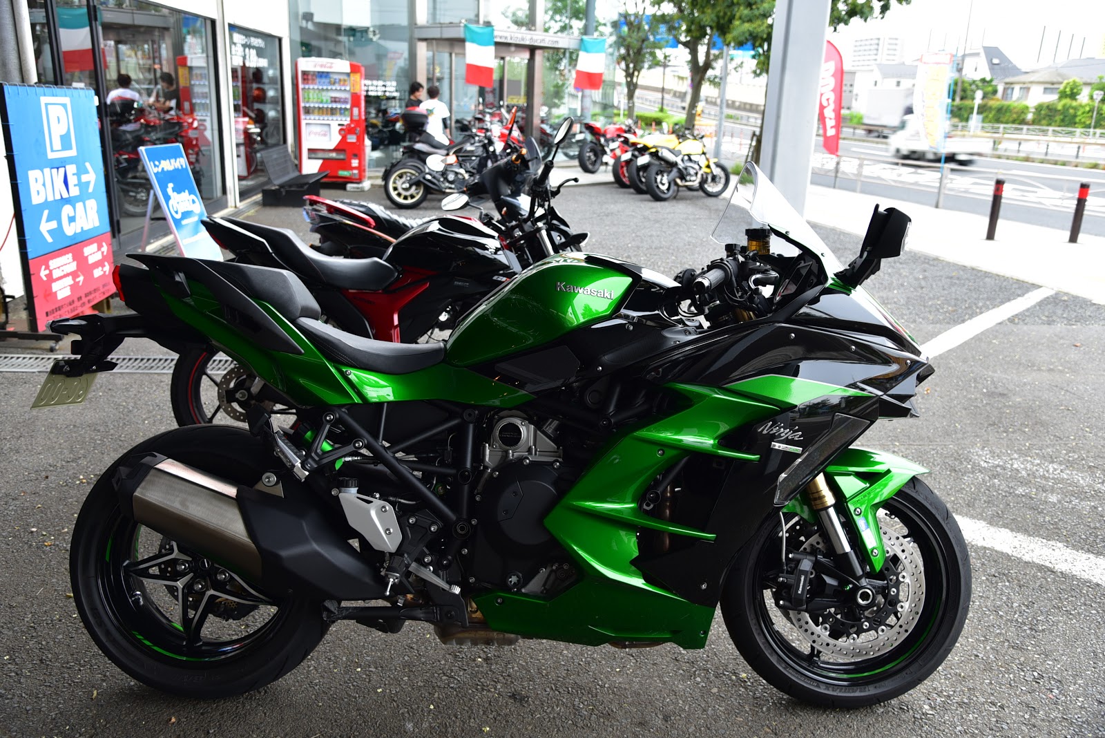 blueskyfuji: Kawasaki Ninja H2シリーズは、川崎重工業の経営ビジョンモデル