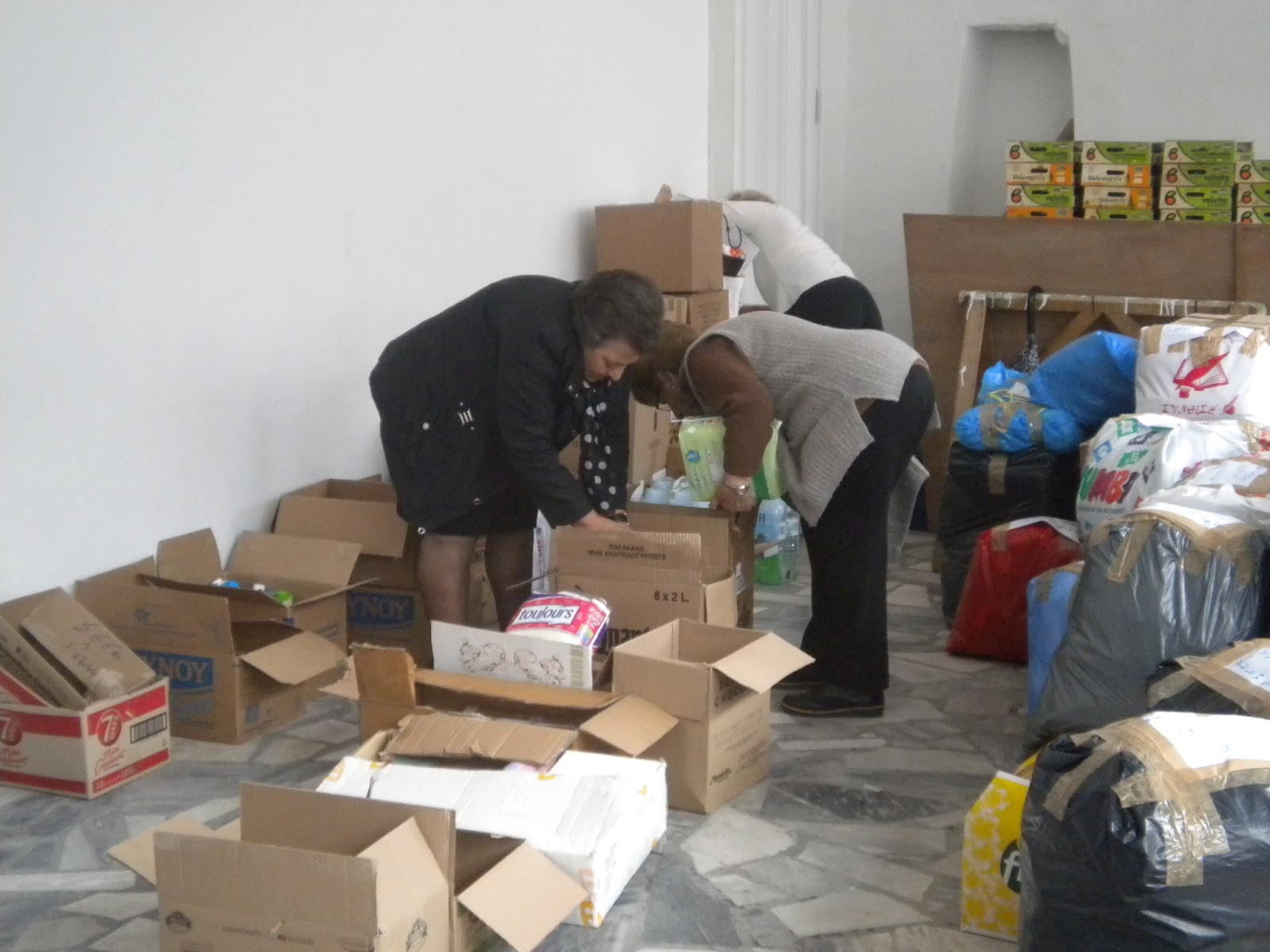 ΕΘΕΛΟΝΤΙΚΗ ΔΡΑΣΗ ΠΟΛΙΤΩΝ ΣΙΑΤΙΣΤΑΣ: ΣΥΓΚΕΝΤΡΩΣΗ ΤΡΟΦΙΜΩΝ ΓΙΑ ΤΟΥ ΠΡΟΣΦΥΓΕΣ