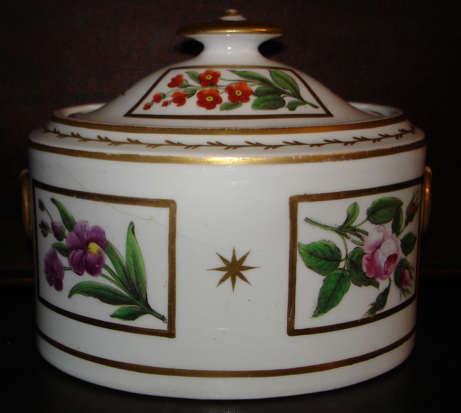 Spode History: Spode and a Mystery Teapot Stand