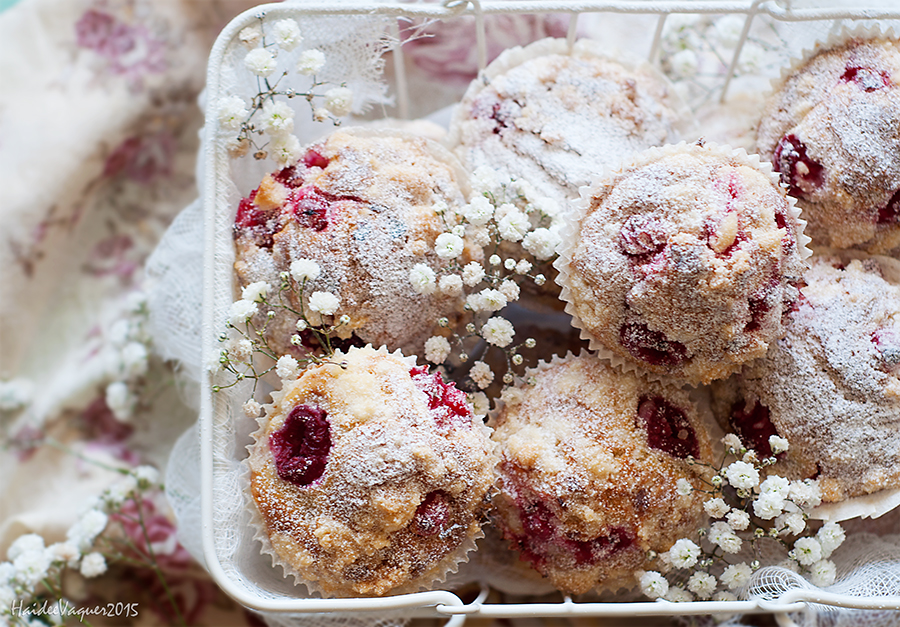 Haidee's Kitchen: Red Berries and Cream Cheese Muffins