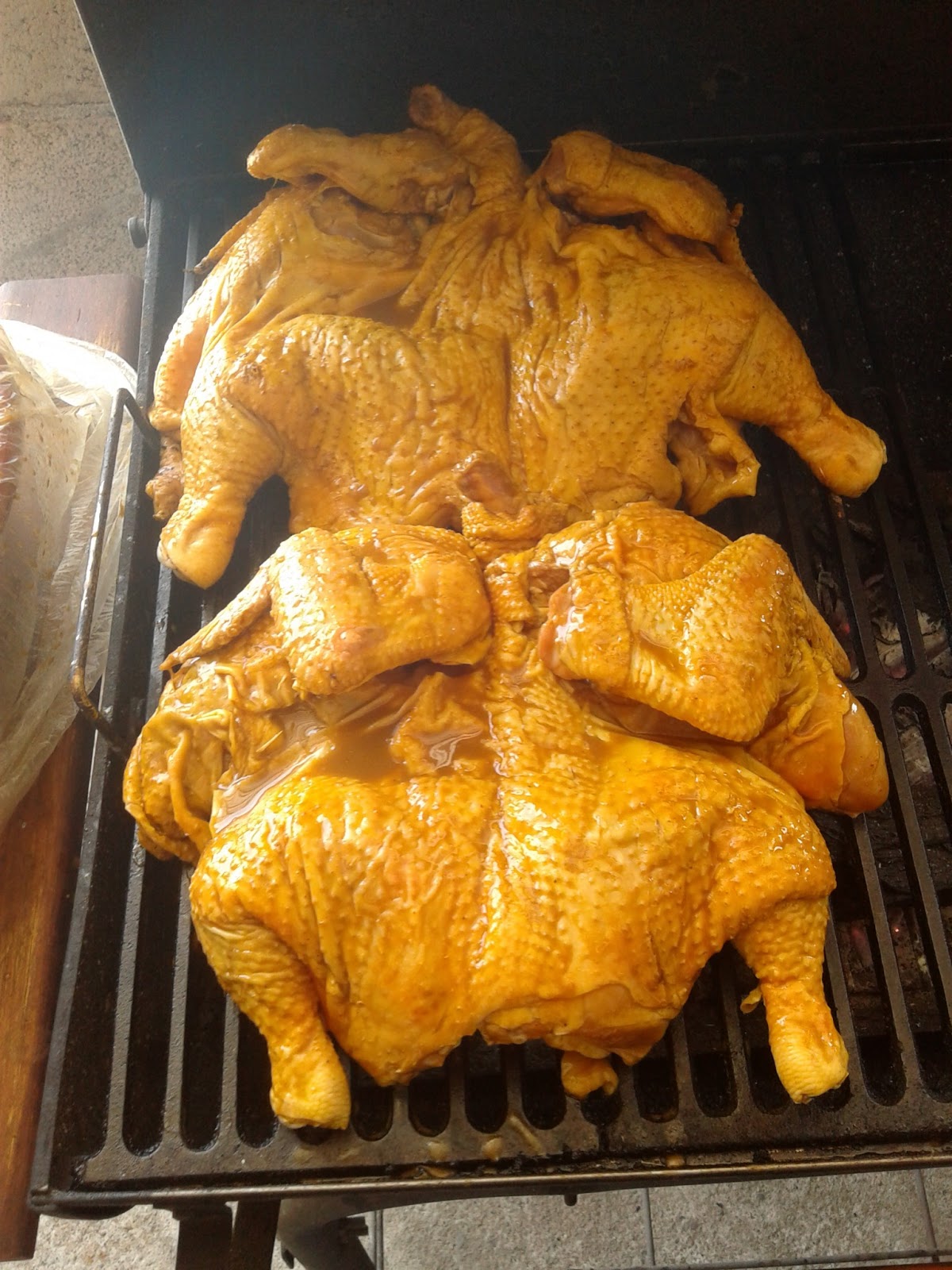POLLO MARINADO EN MOSTAZA ASADO AL CARBÓN.