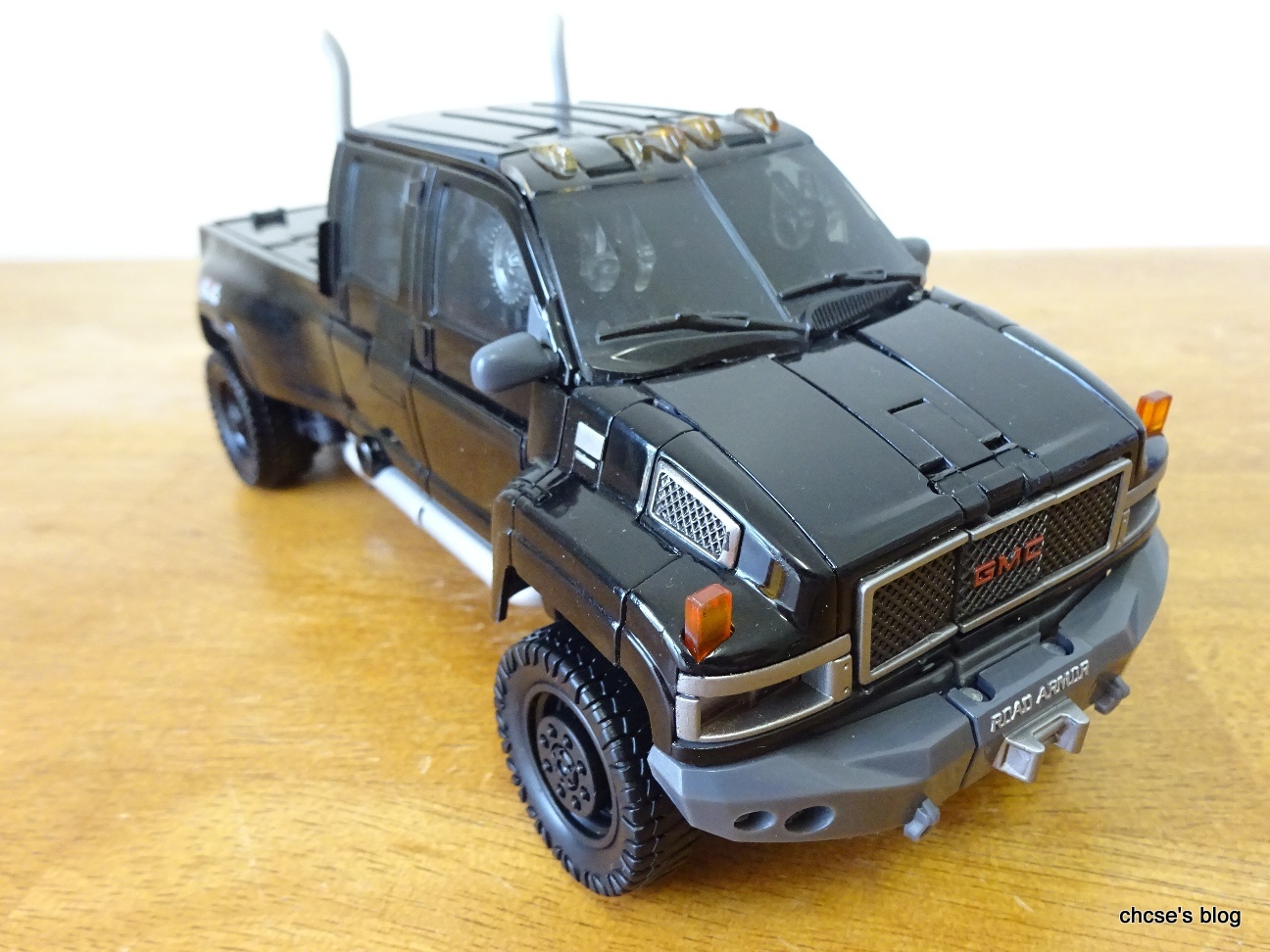 ChCse's blog: Toy Review: Transformers Masterpiece MPM-6 Ironhide