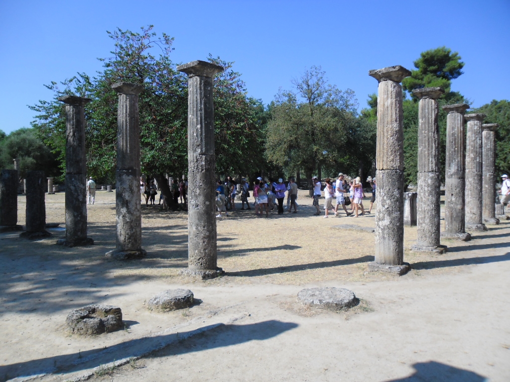 Pat Papertown 2: More columns inside the Ancient Olympic Site