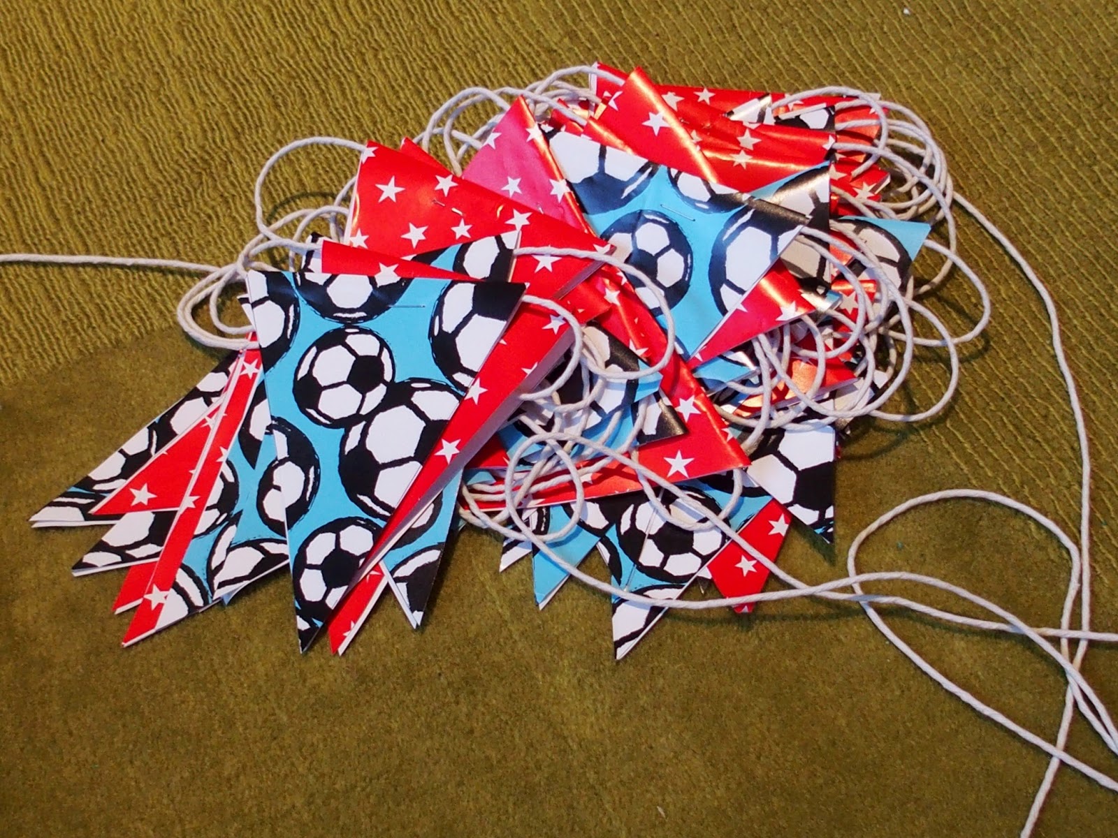 How to make wrapping paper bunting. | Grosgrain Green