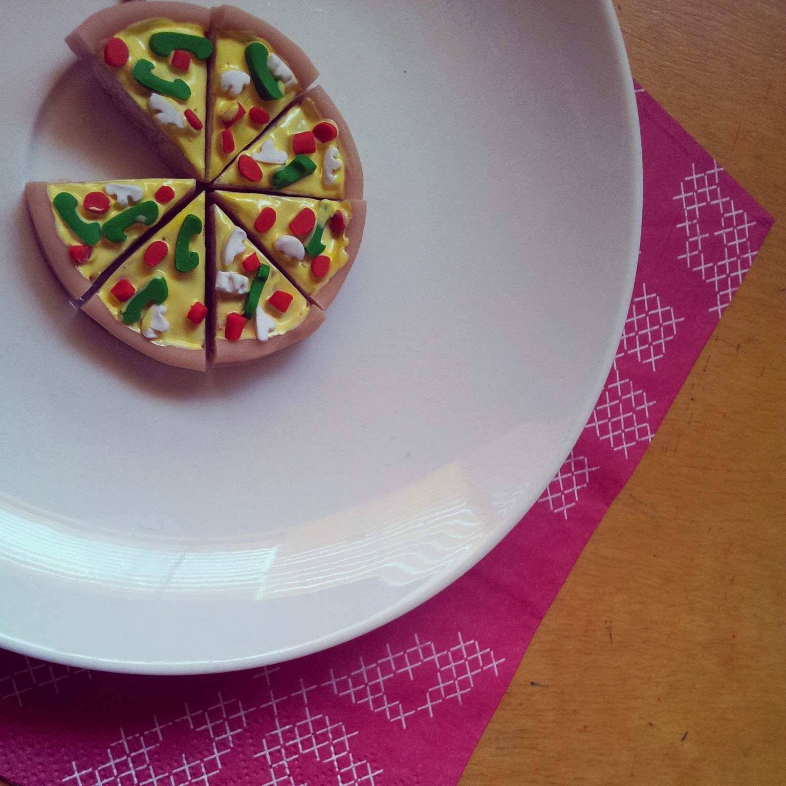 tea and craft: Pizza party! Mini clay pizza jewellery