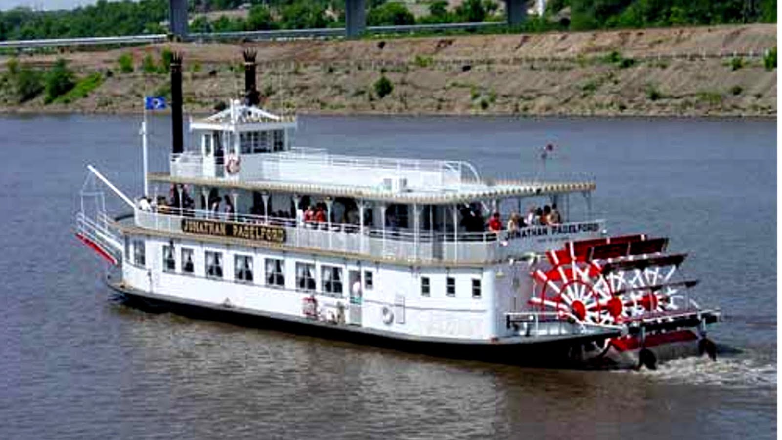 paddle-boat-trips-on-the-mississippi-boat-choices