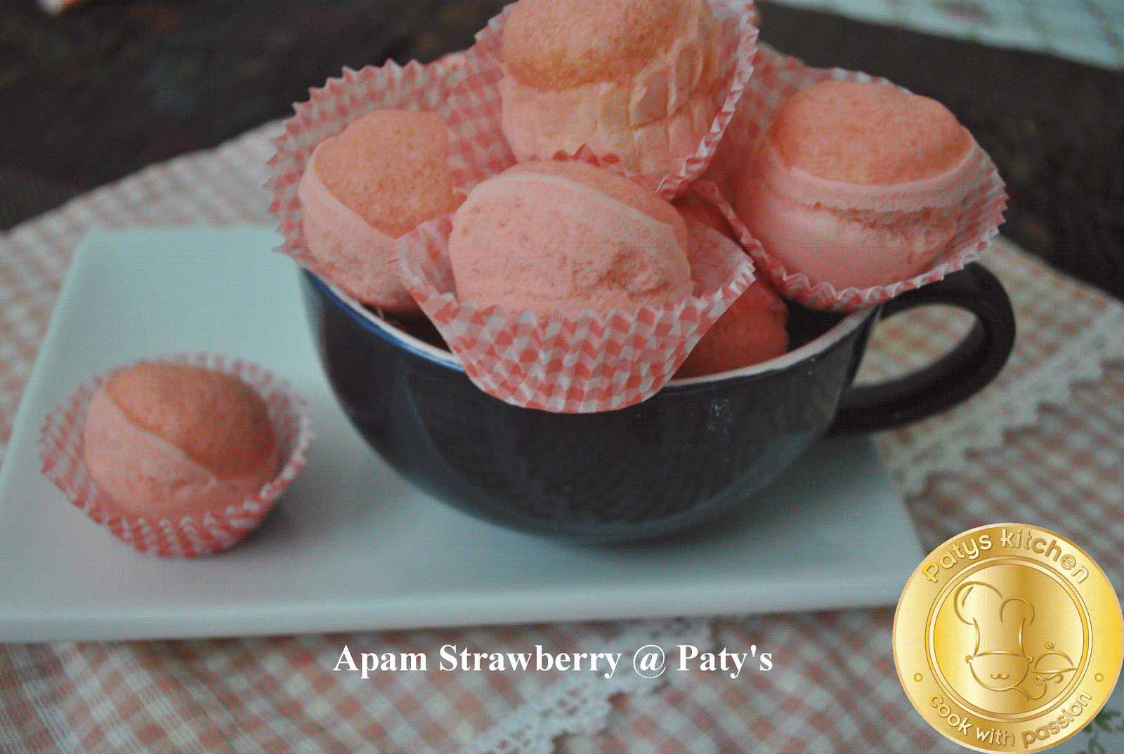 PATYSKITCHEN: APAM STRAWBERRY / STRAWBERRY STEAM MUFFIN