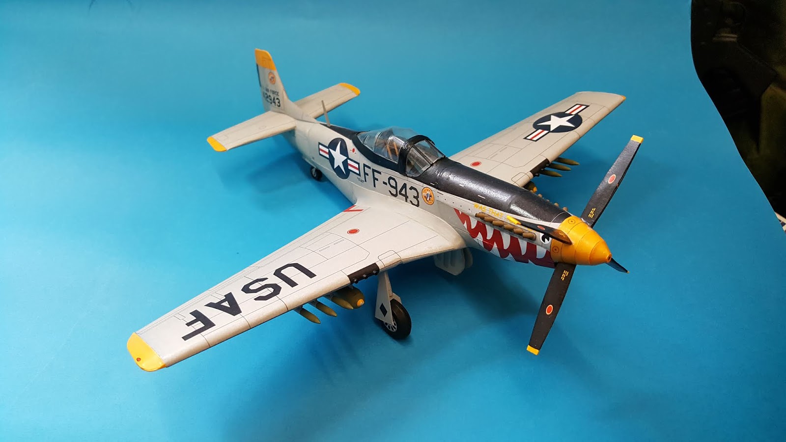 Paper and Card Models: P51 Mustang from Paper-Replika.com