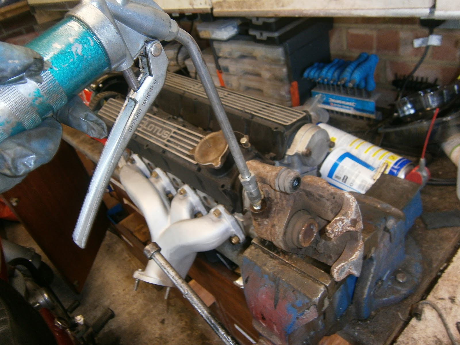 Lotus Excel Restoration: Refurbishing the Rear calipers and discs ...