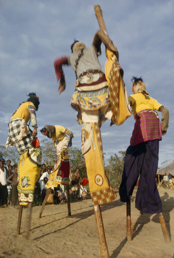 MAKUA PEOPLE: MOZAMBIQUE`S LARGEST MATRIARCHICAL TRIBE WHICH STILL ...