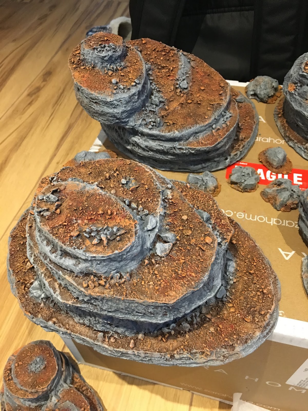 Sword of templar: Terrain tutorial – Death World cardboard hill & rocks