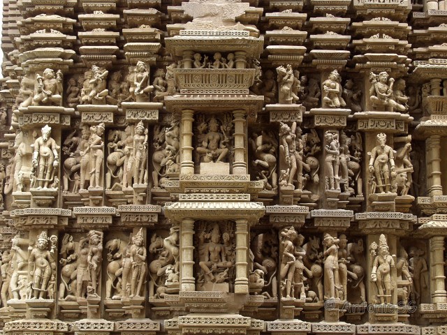 Puerto paranoia.: Templo de Kailasa, proezas en la roca.