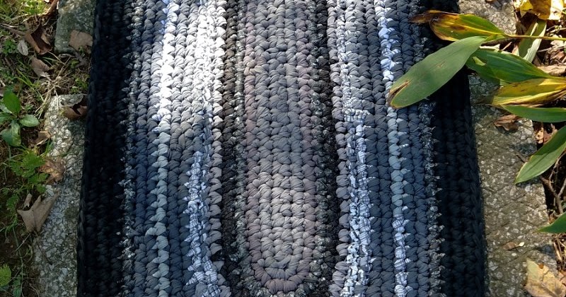 Honey Grove and Beyond: Gray Rag Rug -- Completed!