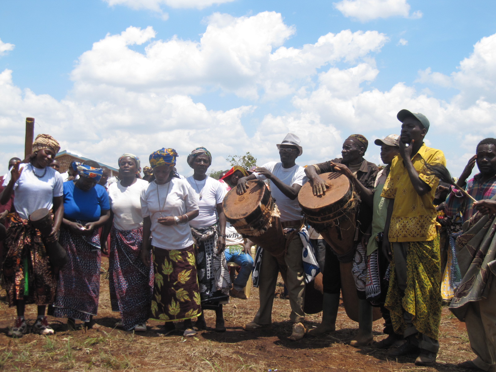 Habari Ludewa Blog: UHOLANZI YAKABIDHI MABWENI YA WASICHANA Na Nickson ...