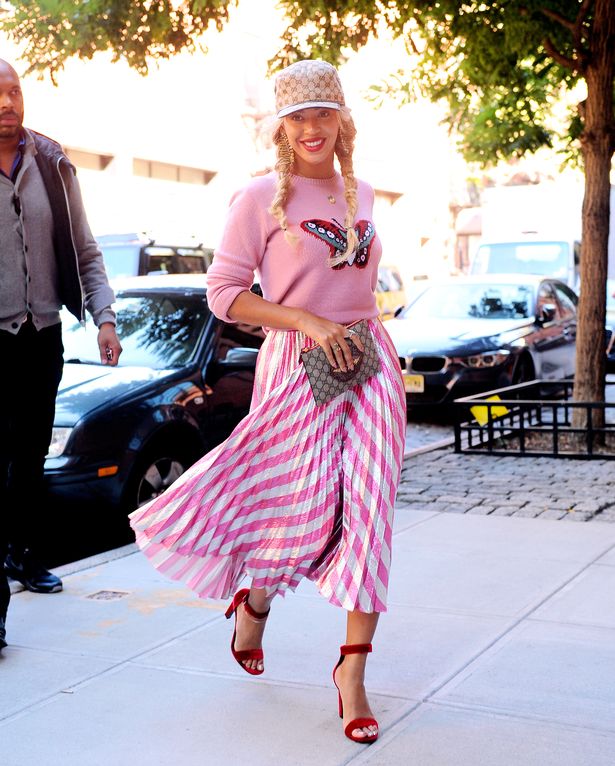 Beyonce pretty in Pink (photos)