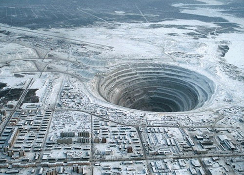 WONDERS IN THE WORLD: WORLD'S BIGGEST DIAMOND MINE