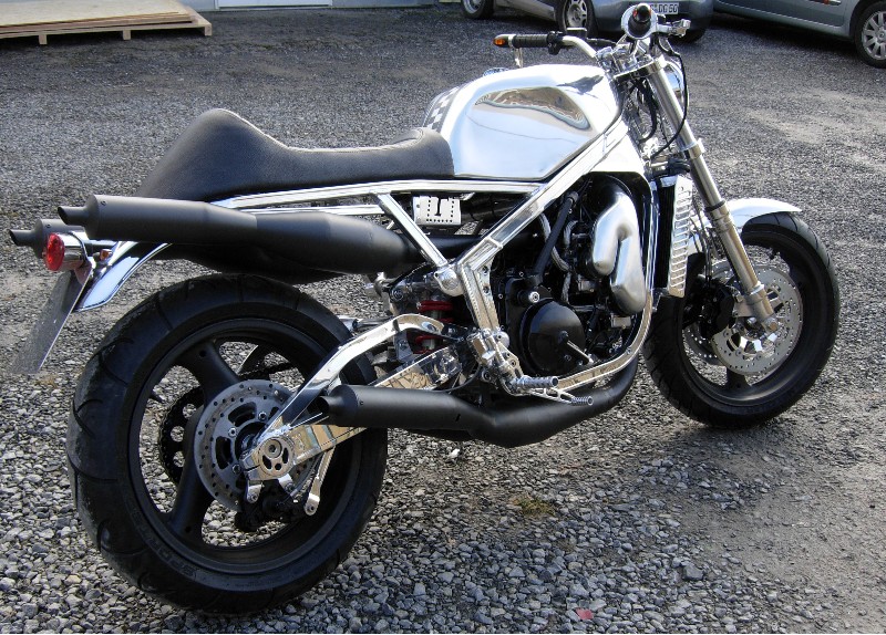 Racing Cafè: Suzuki RG 500 Γ by RF-Biketech