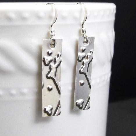 Spring Flowers on the Weekend Gift Guide - ButterflyInTheAttic