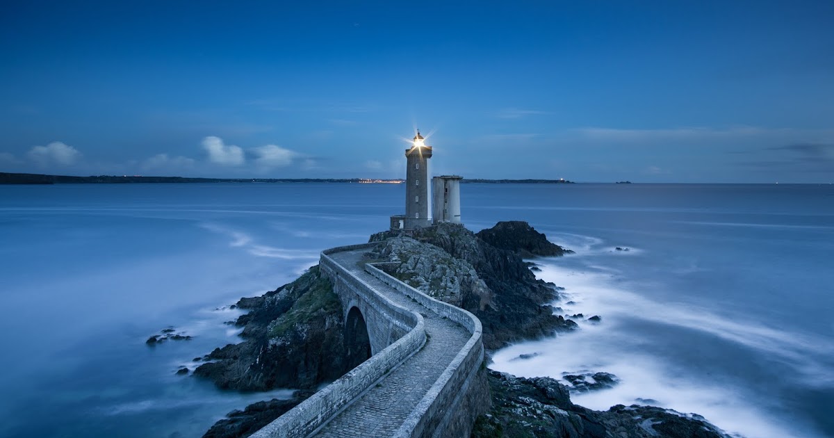 Lighthouses in the Dark