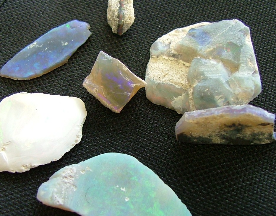 Giant Opal Deposit Discovery Along Highway: Cedar Rim Opal Deposit ...