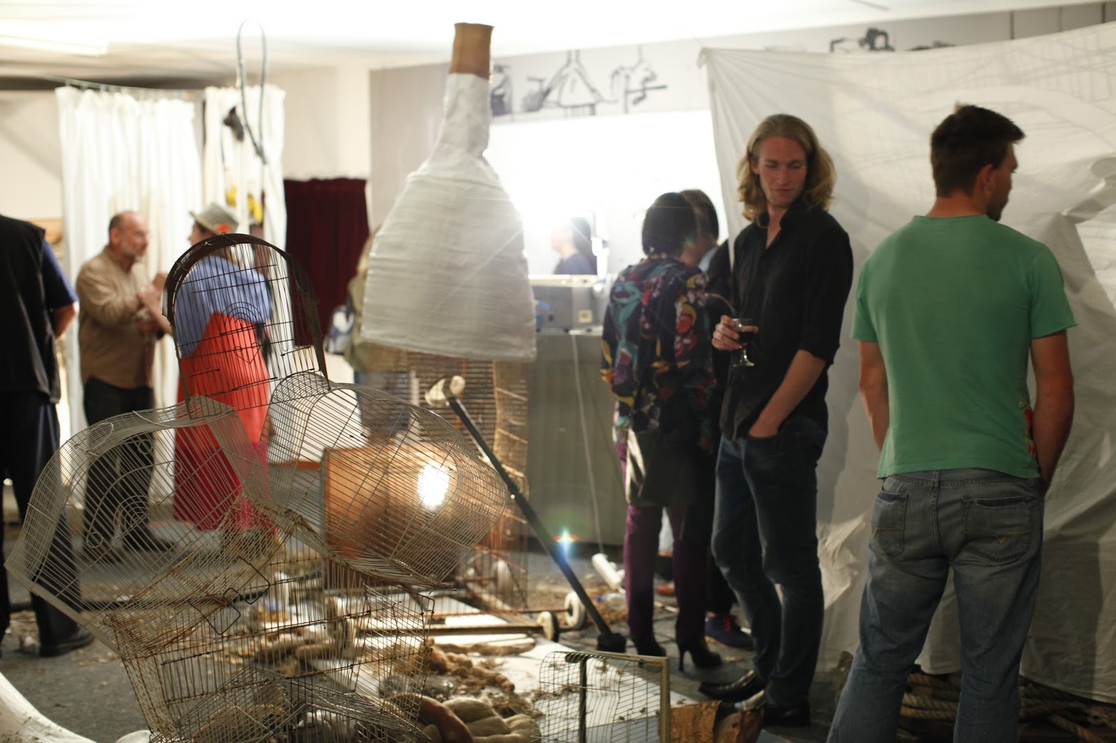 Exploring the Performative Art Object.