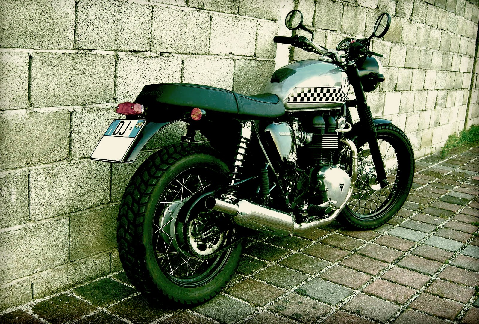 La numero 73 - RocketGarage - Cafe Racer Magazine