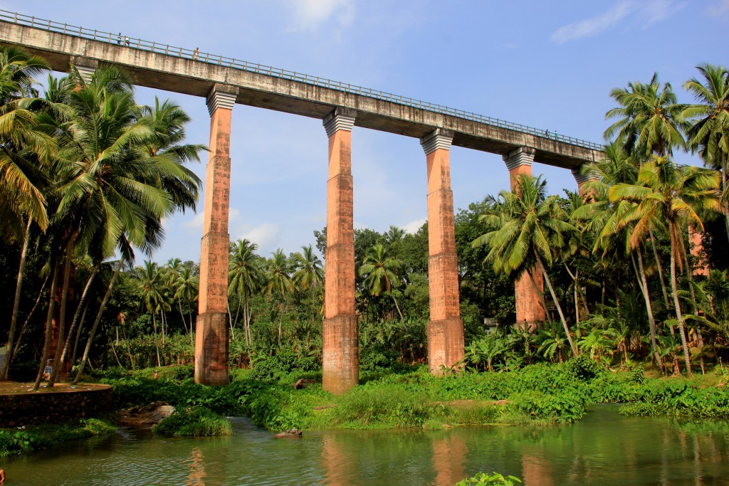 Tamilnadu Tourism: Mathur Aqueduct, Kanyakumari