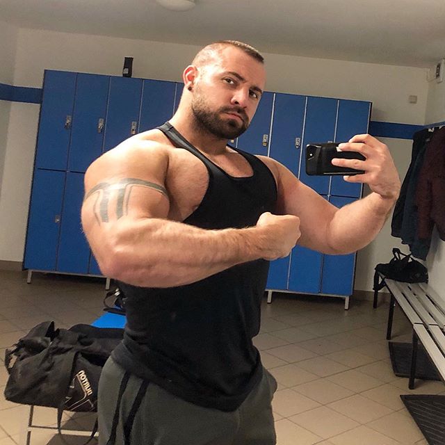 Bodybuilder Muscle Worship: Niks shape up Hairy Muscle Man