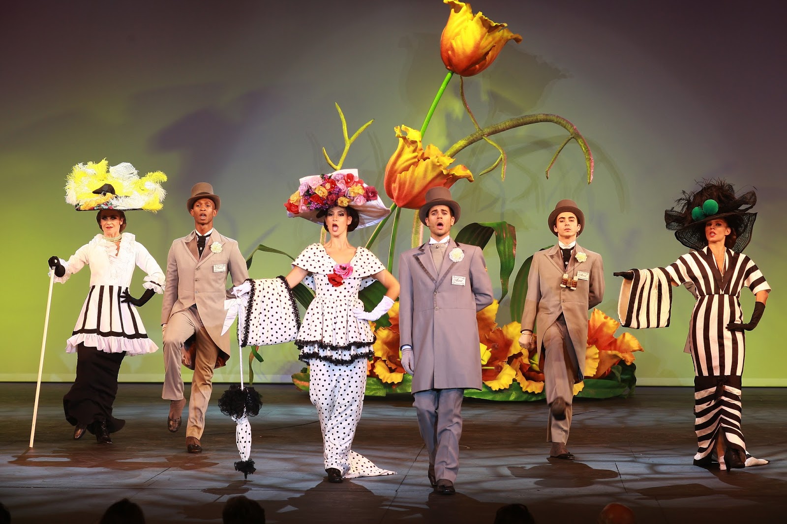 Teatro Politeama | Guarda-Roupa