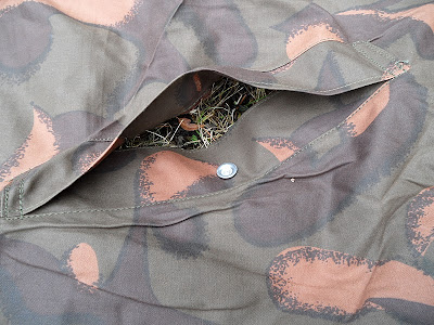 Four Bees: Hungarian M49/82 Camoflage Zeltbahn - Poncho, 1989, sátorlap ...