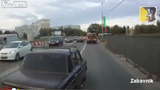 Vozače koji mu smetaju 'udari' autobusom | Okolokole