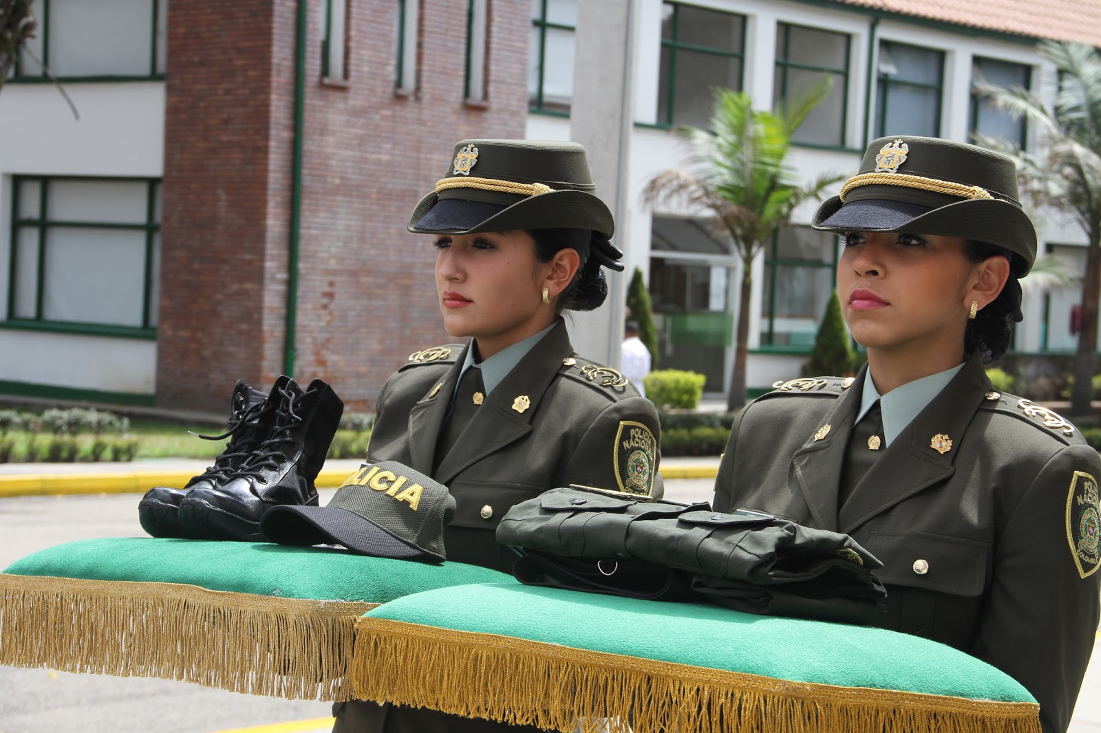 Momentos de historia de la Policía Nacional de Colombia : "Ser Policía ...