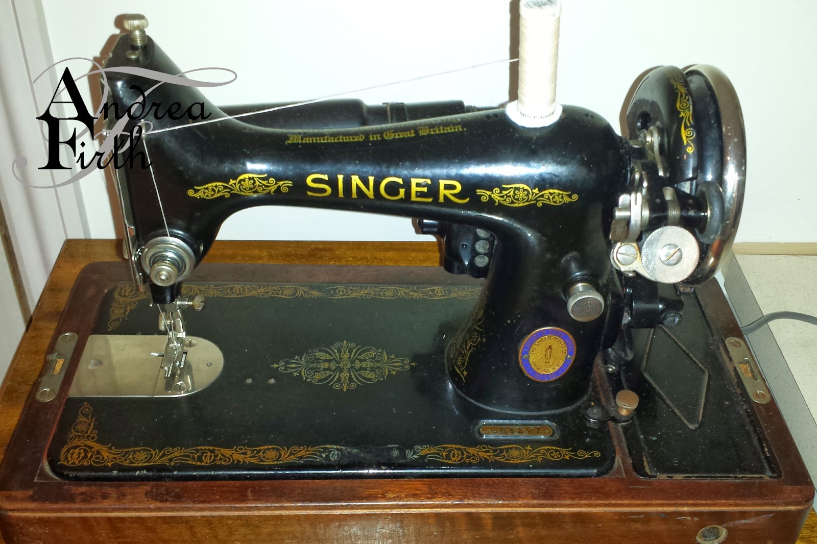 Obsessive Creativeness: I've gone Antique Singer sewing machine crazy!