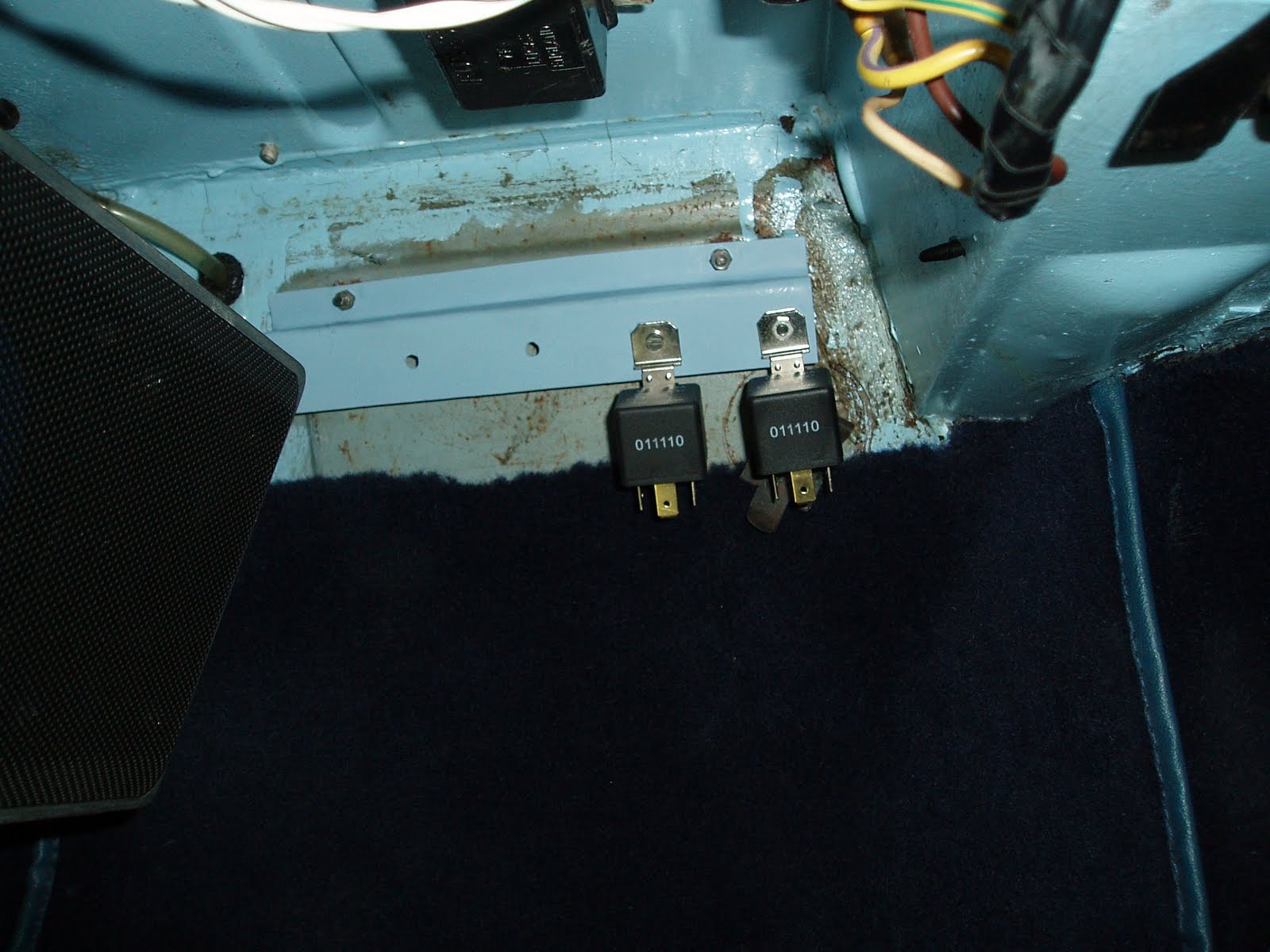 Brian Humphreys - TR4 Classic Cars: New Fuse Box and Relays