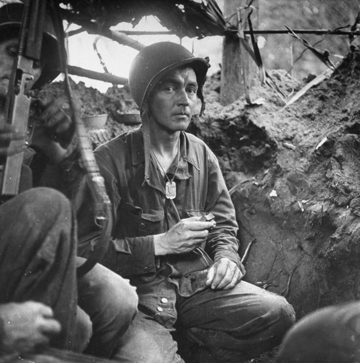 22 Rare Photographs That Capture the Brutal Life of American Troops ...