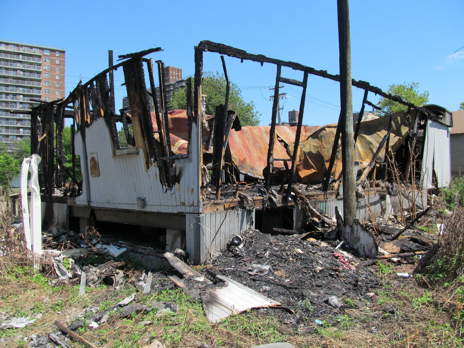 New York Shadows: Burnt Down House In Caesar's Bay