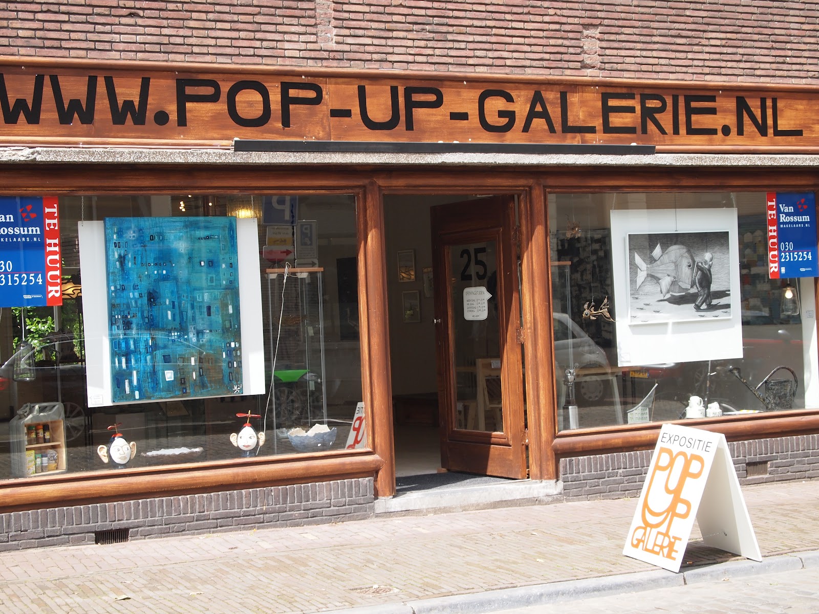 Cultural Omnivore: Pop-up galleries in Vacant Space