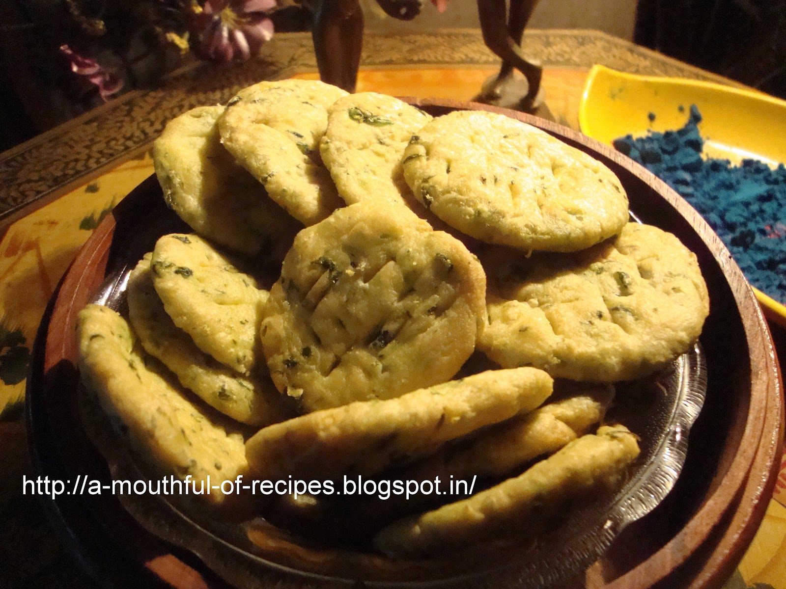 A Mouthful Of Recipes: Crispy Methi ki Mathari : Holi Special