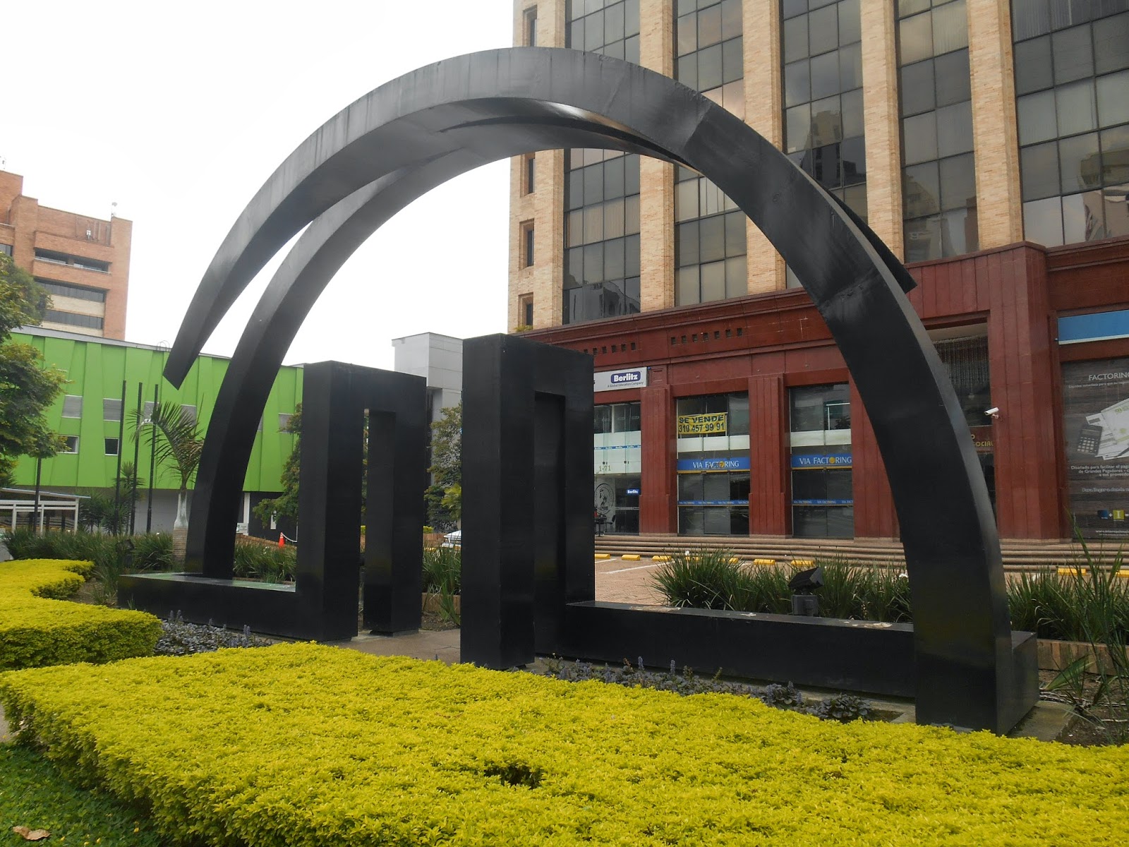 Esculturas de Colombia: Abside - Ronny Vayda