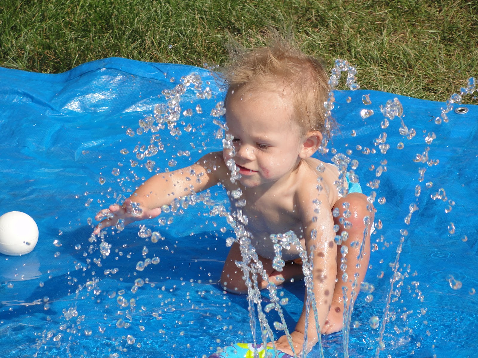 1 Little Dude and 3 Little Ladies: It's Our very Own Splash Pad