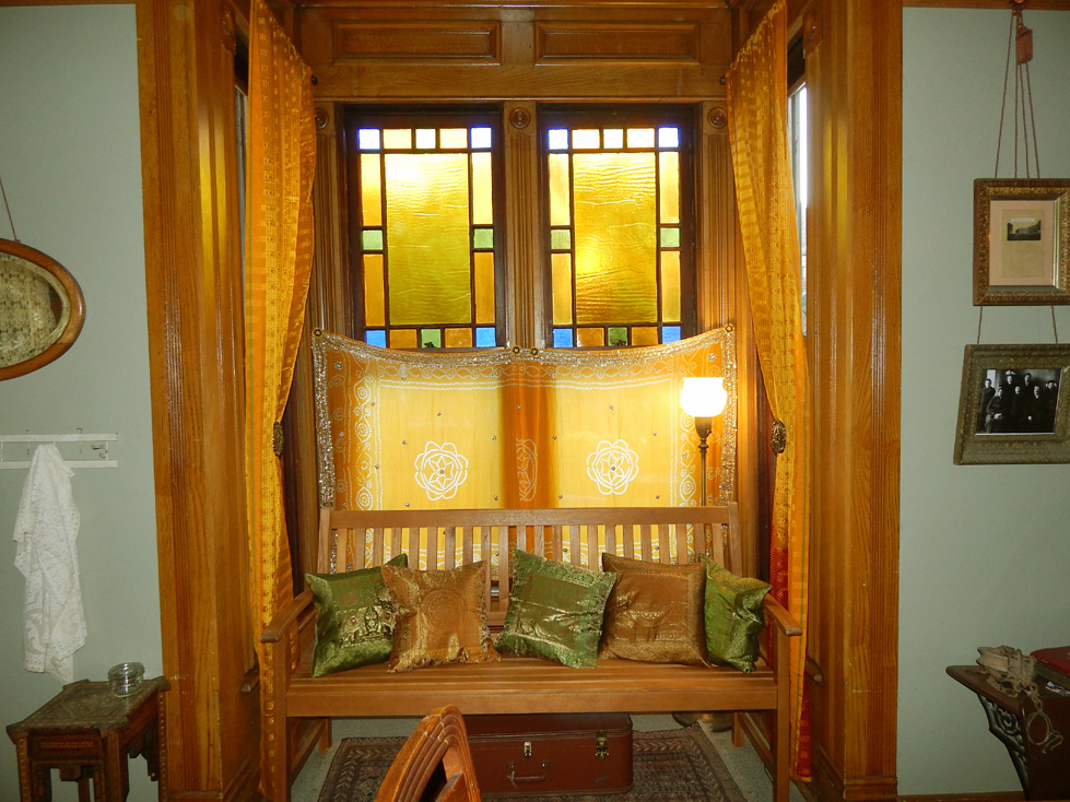 Saturdays Vintage Finds: Victorian Bay Window With Indian Flair