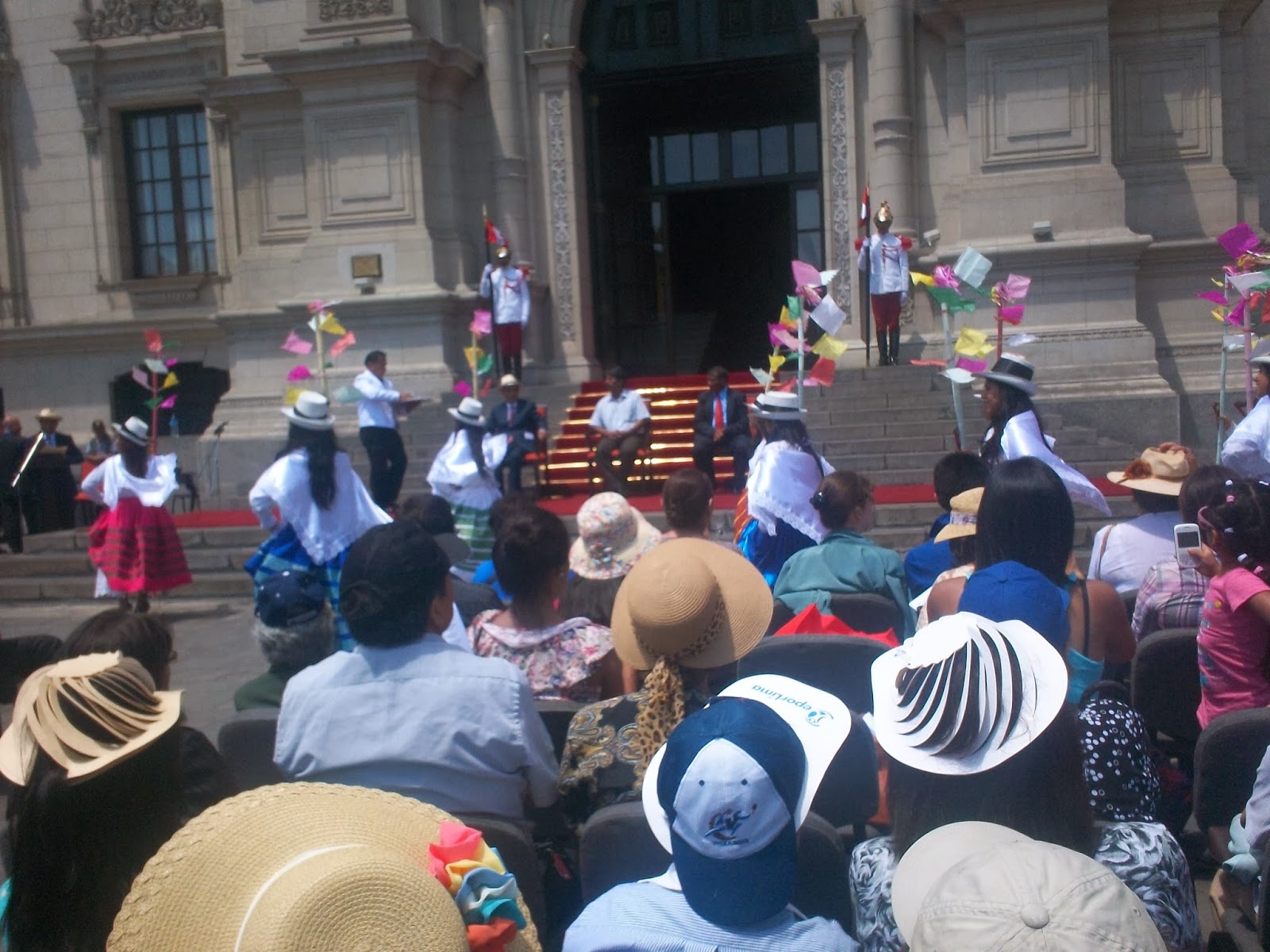 JAJAYLLARSH LA VIDA !...: MASMA EN PALACIO DE GOBIERNO...